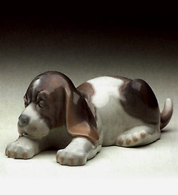 Beagle Puppy Lying Lladro - 01001072 - Animals Lladro Figurines ...