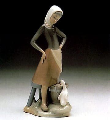 Trino at the Beach Lladro - 01005666 - Women Lladro Figurines ...
